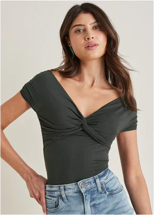 Chic Tops: Trendy Fashion for Women | VENUS